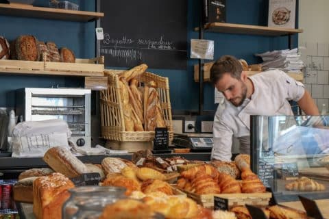 Métier boulanger : salaire, étude et quotidien d'une boulangerie