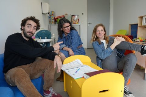 Devenir assistante sociale : études, salaires, reconversion, témoignage